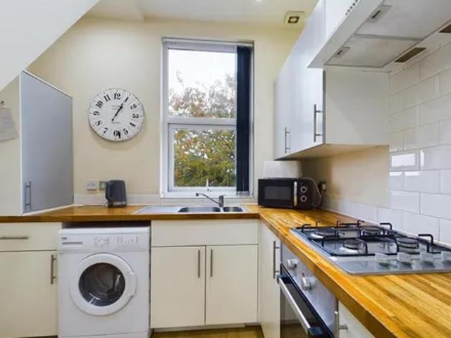 Define Hair & Beauty, Hopwood Street, Liverpool, L5 2RU, United Kingdom | 4 bed apartment for rent #134300259 | Rentberry