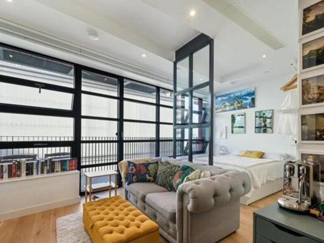 Defoe House, London City Island, Studio Apartment For