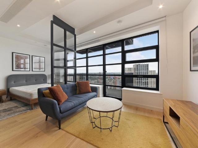 Defoe House, London City Island. Studio to rent £2,102 pcm £485 pw