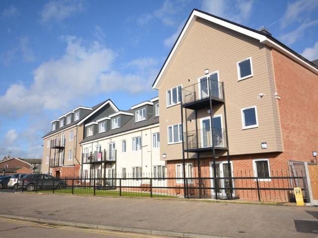 Defoe Parade, Chadwell St Mary 2 bed flat to rent £1,295 pcm £299 pw
