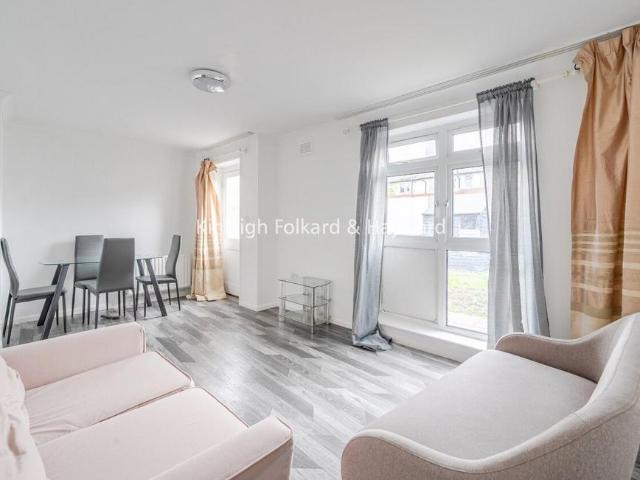 Defoe Place, London, SW17 3 bed terraced house to rent £3,300 pcm £762 pw