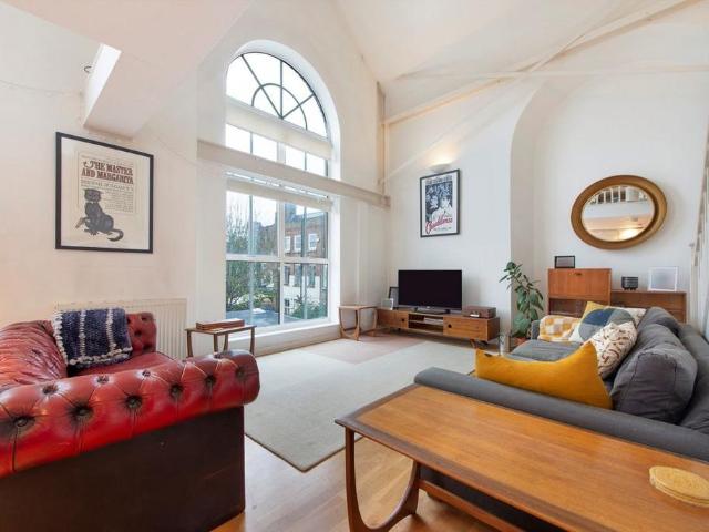 Defoe Road, London N16 1 bed flat to rent £2,500 pcm £577 pw