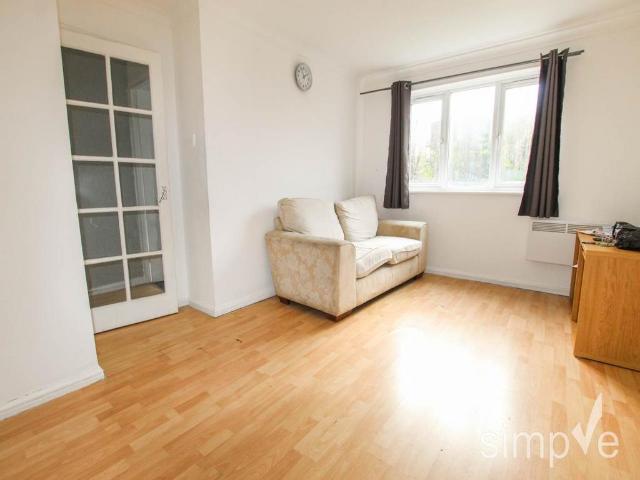 Dehavilland Close, Northolt, Middlesex 1 bed ground floor flat to rent £1,450 pcm £335 pw