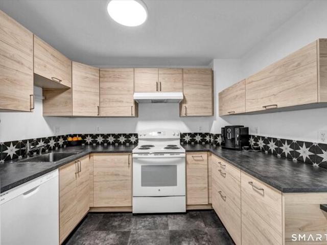 Dekoven Dr Apt,middletown, Condo For Sale