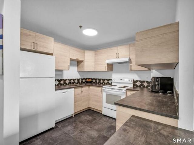 Dekoven Dr Apt,middletown, Condo For Sale
