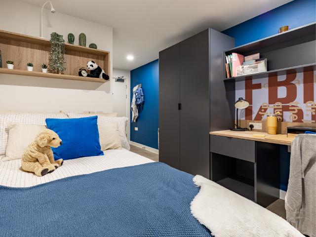 Deluxe En Suite at Croft Court, Croft. 1 bed private hall to rent £1,278 pcm £295 pw