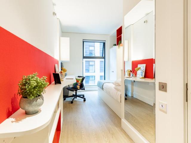 Deluxe En Suite at Spring Mews, 10. 1 bed private hall to rent £1,729 pcm £399 pw