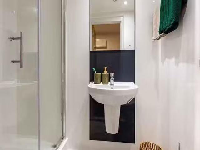 Deluxe Ensuite