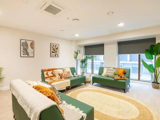 Deluxe Ensuite Floors 26 32