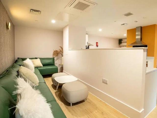 Deluxe Studio Floors 26 32