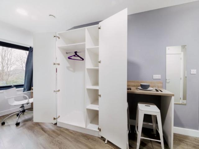 Deluxe Studio