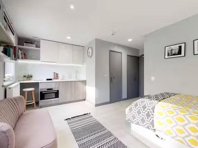Deluxe Studio
