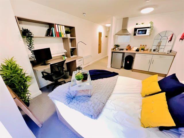 Deluxe Studio