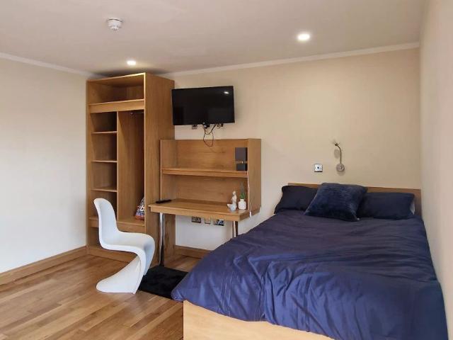 Deluxe Studio