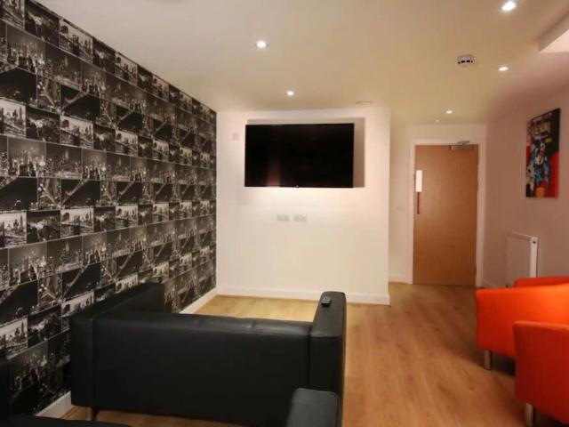 Deluxe Studio