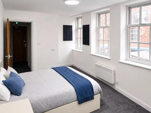 Deluxe Studio