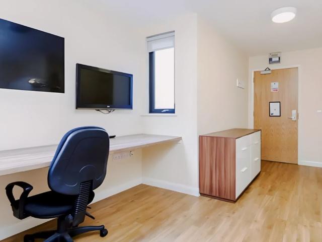Deluxe Studio