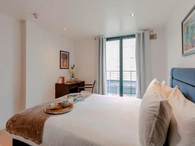 Deluxe Suites with Balcony NW6