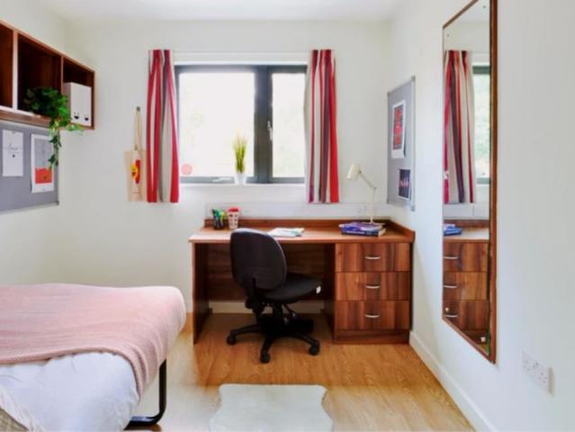 Deluxe Plus Ensuite