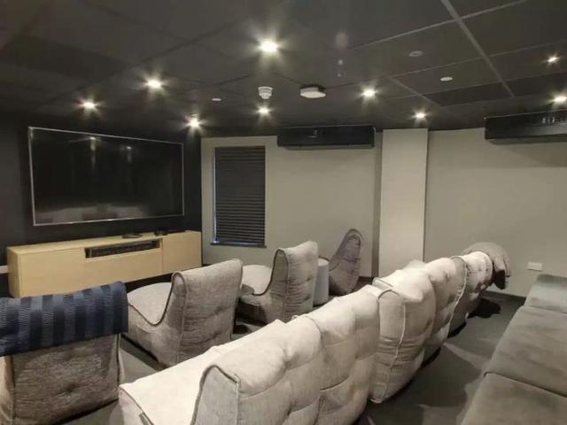 Deluxe Plus Studio