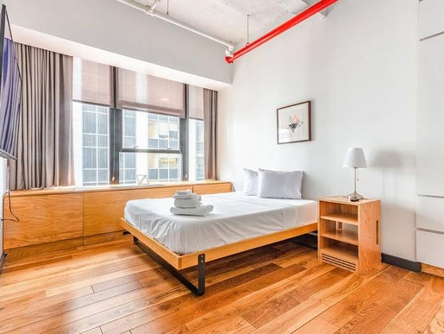 Deluxe Room Wall Street