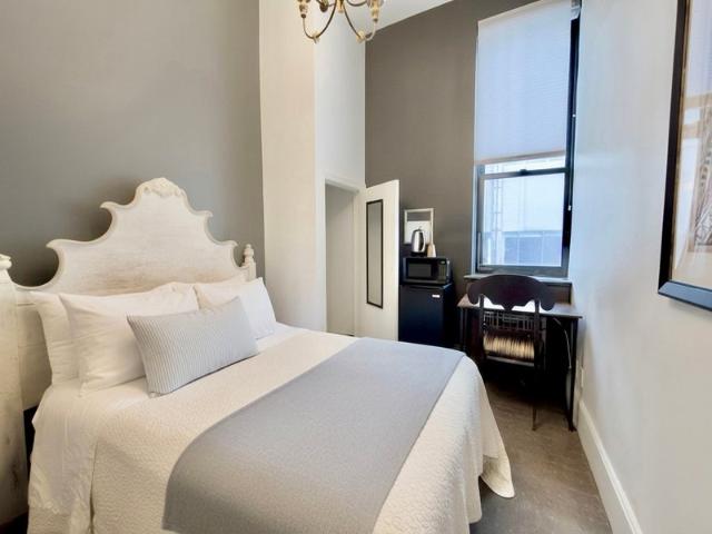 Deluxe Room Midtown East