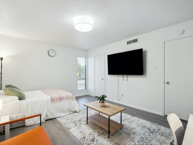 Deluxe Room North Campus