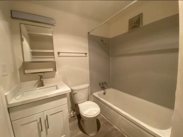 Del Capri 1 Bedroom Apartment for Rent at 4110 12th Ave Ne, Seattle, WA 98105 University District