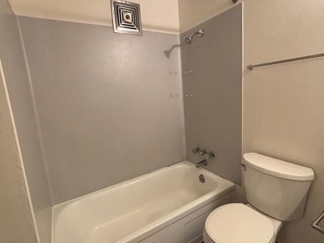 Del Capri 1 Bedroom Apartment for Rent at 4110 12th Ave Ne, Seattle, WA 98105 University District