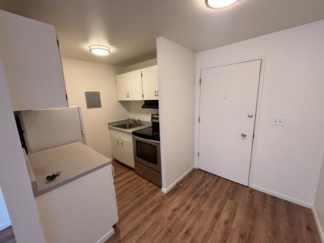 Del Capri 1 Bedroom Apartment for Rent at 4110 12th Ave Ne, Seattle, WA 98105 University District