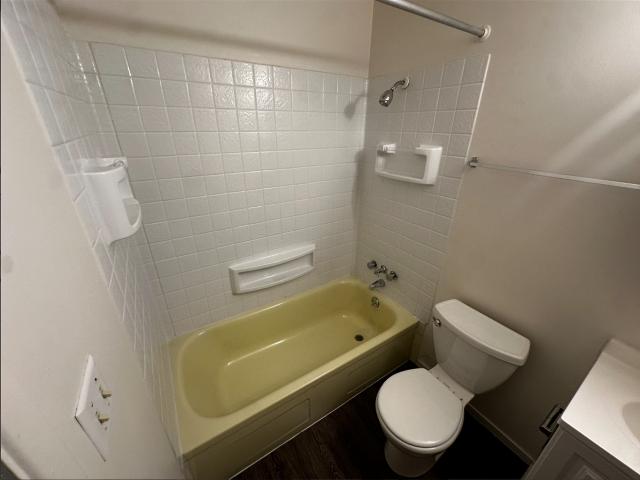 Del Capri Studio Apartment for Rent at 4110 12th Ave Ne, Seattle, WA 98105 University District