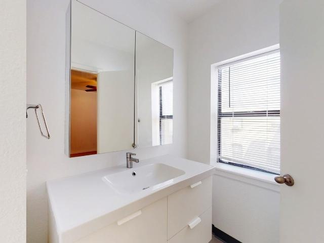 Del Monte Studio Apartment for Rent at 200 W Armour Blvd, Kansas City, MO 64111 Broadway Gillham
