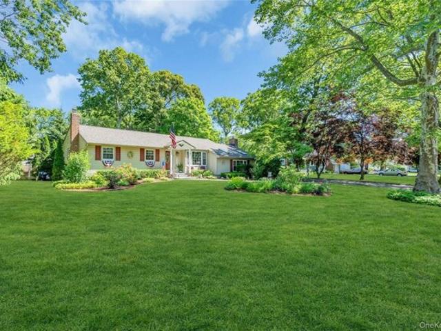 Del Pl, Hauppauge, Home For Sale