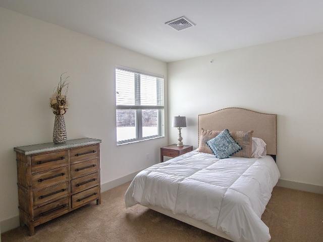 DeLaet's Landing 2 Bedroom Apartment for Rent at 100 New Broadway, Rensselaer, NY 12144