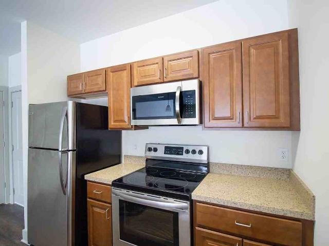 DeLaet's Landing 2 Bedroom Apartment for Rent at 100 New Broadway, Rensselaer, NY 12144