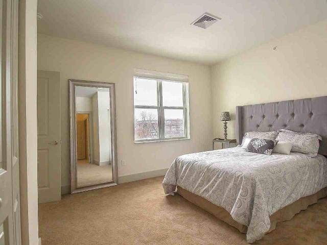 DeLaet's Landing 2 Bedroom Apartment for Rent at 100 New Broadway, Rensselaer, NY 12144