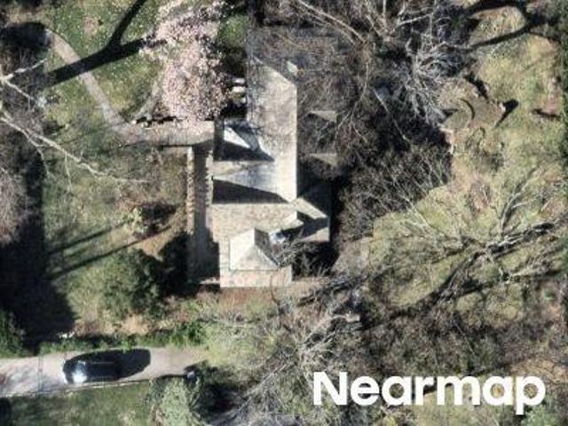 Delafield Ave
