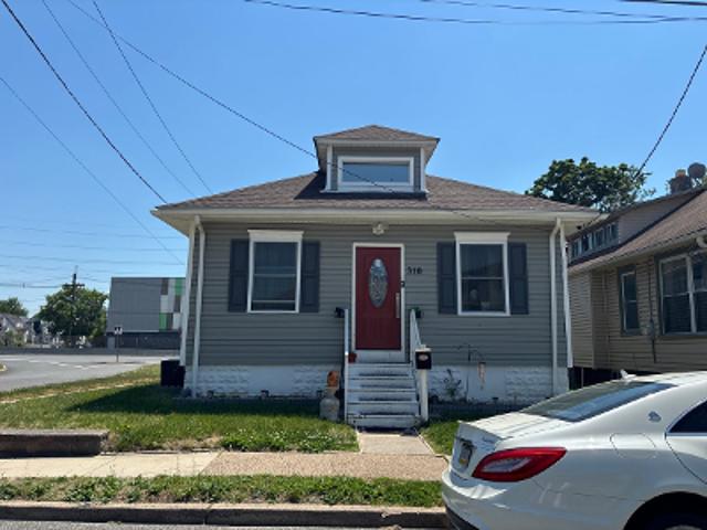 Delaware St