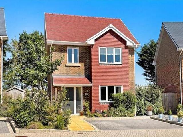 Delfont Grove, Angmering, 3 Bedroom Detached