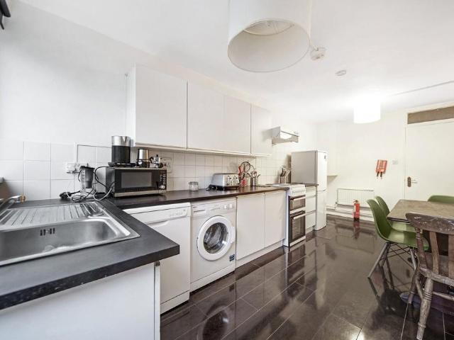 Delhi Street, Kings Cross, Islington. 4 bed terraced house to rent £5,500 pcm £1,269 pw