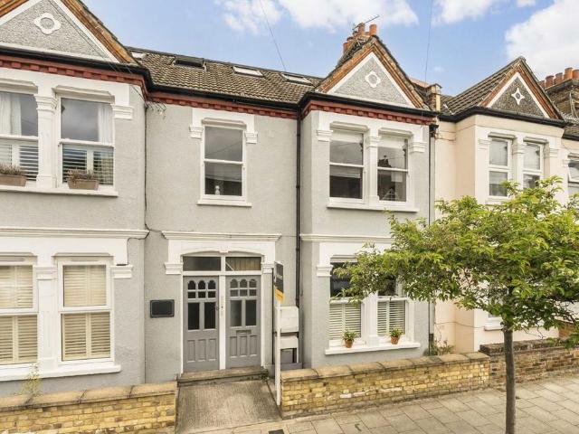 Delia Street, London SW18 3 bed flat to rent £3,200 pcm £738 pw