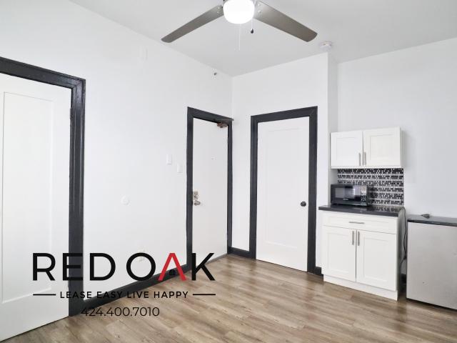 Delightful Bachelor with Ceiling Fan and Hardwood Style Floors ~ In Hollywood!