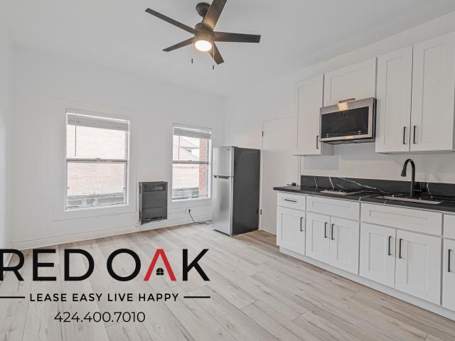 ~1 Month FREE~ Delightful Bachelor with Lots of Natural Light, In Unit Storage, and On Site Laundry ~ In Westlake! *MOVE IN SPECIAL