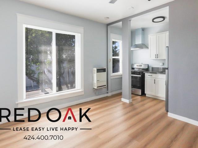 ~LOW DEPOSIT~ Delightful Studio with Stainless Steel Appliances and Large Sunny Windows ~ In South LA!