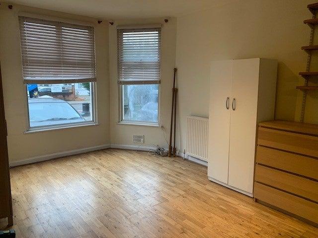 Delightful Studio Flat Close To Tube