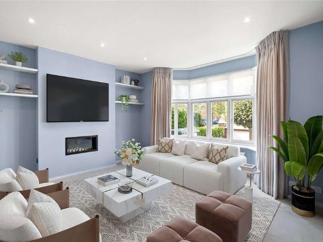 Delightful six bedroom home with garden studio