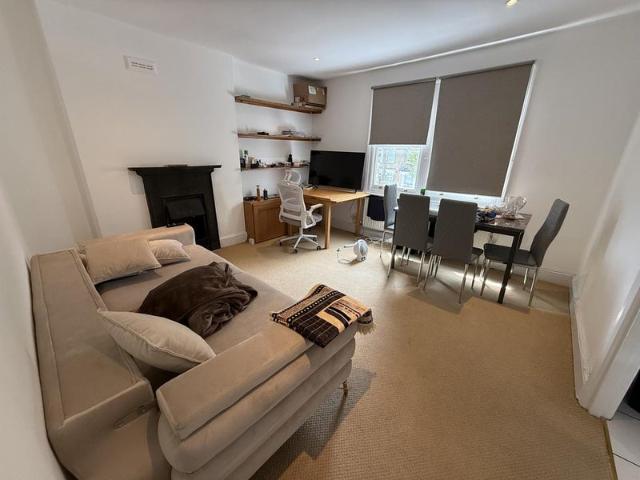 Delightful 2 double bedroom flat on Fordwych Rd