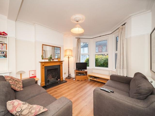 Delightful 3 Bedroom House to Let in Baron’s Court
