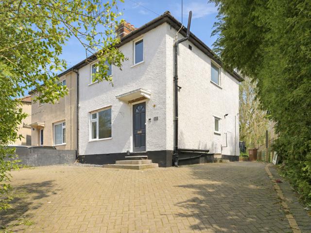 Dellfield, Hertfordshire AL1 3 bed semi detached house to rent £2,250 pcm £519 pw