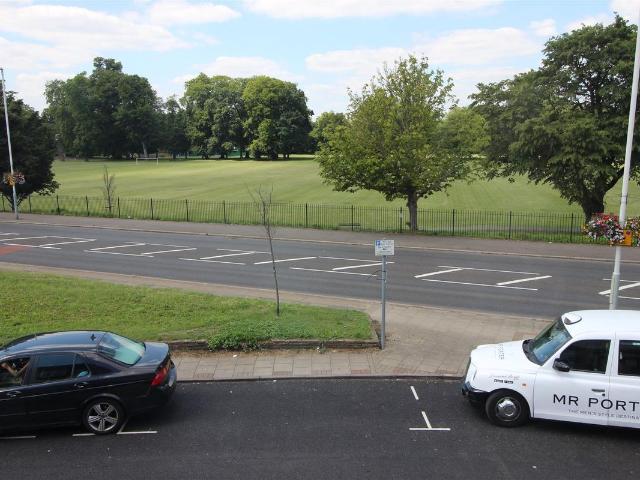 Dellfield Parade, Uxbridge UB8, 3 bed shared accommodation to rent, £1,740 pcm | PrimeLocation